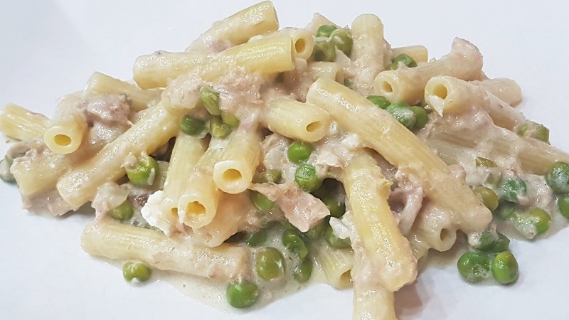 Pasta panna tonno e piselli: un piatto cremoso e gustoso | La ricetta di Pasta con Panna .it